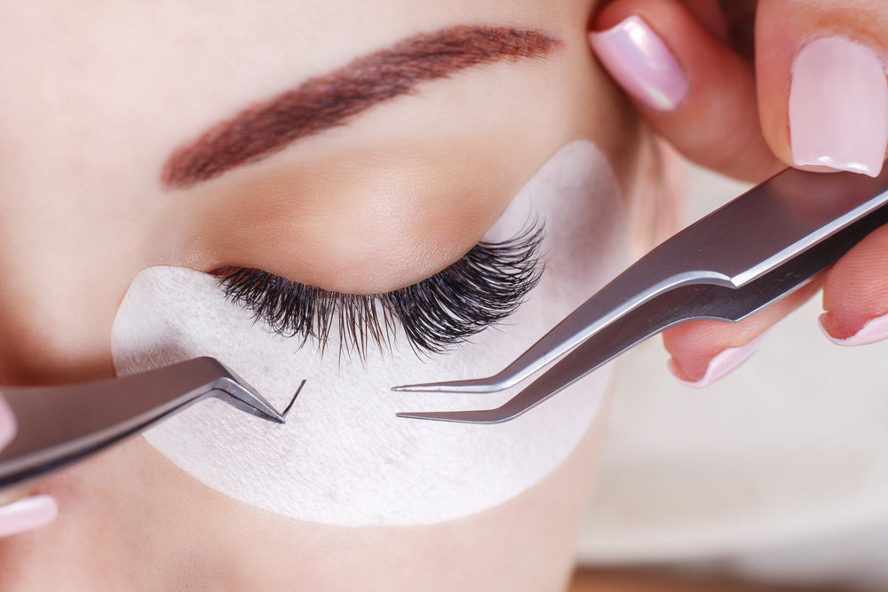 10 Tips for Applying False Eyelashes – Euna Beauty